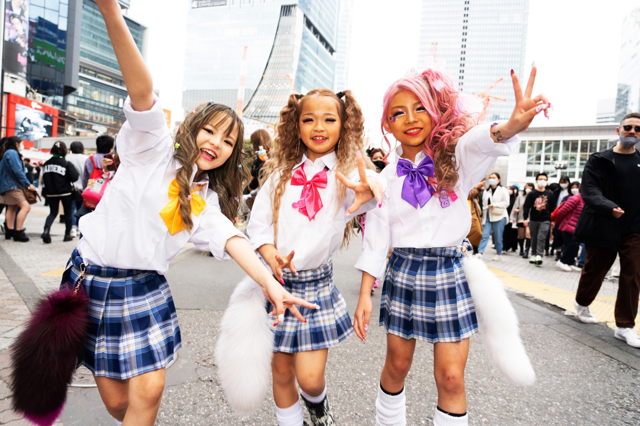 毎月WEB表紙を発表して行き、WEB雑誌として情報出しをします。